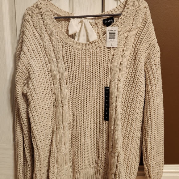 torrid | Sweaters | Torrid Keyhole Sweater | Poshmark